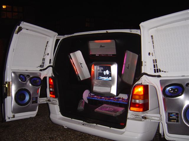 Demo Van on tour – Car Audio Centre